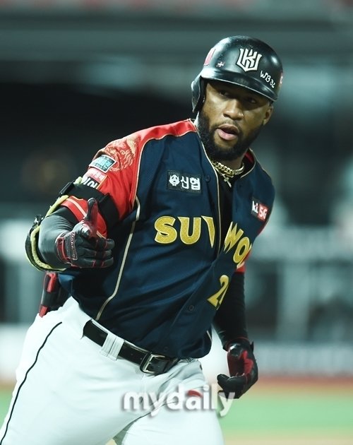 '타격 4관왕+MVP' KBO리그 폭격→日에서 폭망…KT는 왜 로하스를 다시 품에 안았나? : 네이트 스포츠