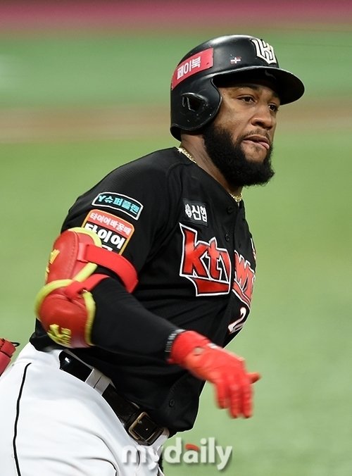 '타격 4관왕+MVP' KBO리그 폭격→日에서 폭망…KT는 왜 로하스를 다시 품에 안았나? : 네이트 스포츠