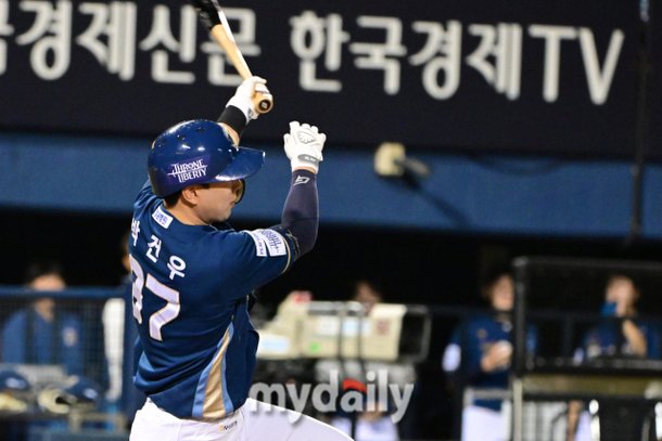 이정후 떠나면 KBO 현역 통산타율 1위인데…정작 GG가 없다? 33세 '비운의 사나이' 되나 : 네이트 스포츠