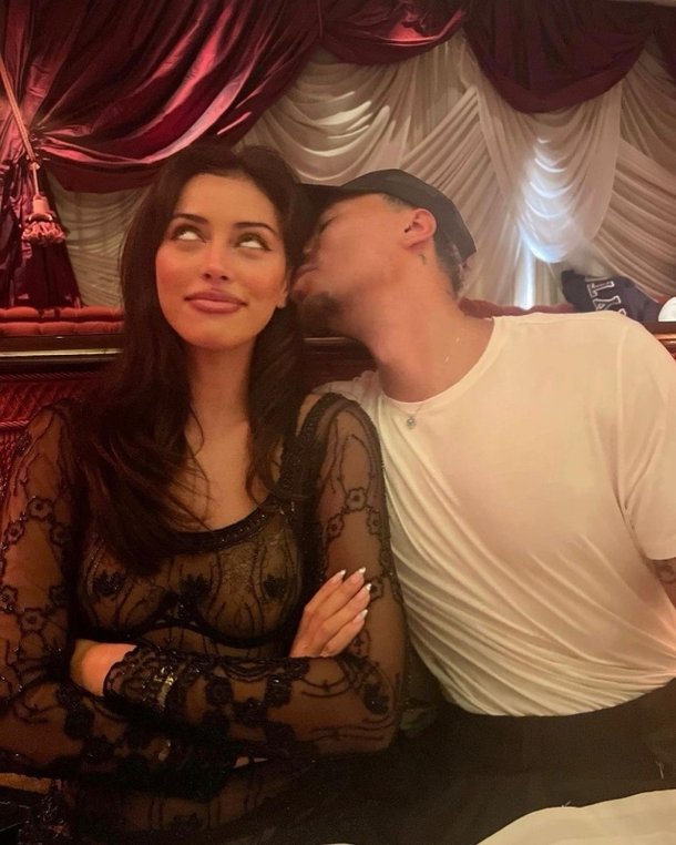 여친의 '키스 마크'자랑한 에버턴 MF…EPL복귀 '파란불'→'애정전선'도 쾌청→Happy X-mas : 네이트 스포츠