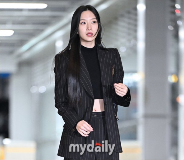문가영(MunKayoung) '영하 11도에 당당히 드러낸 배꼽' : 네이트 연예