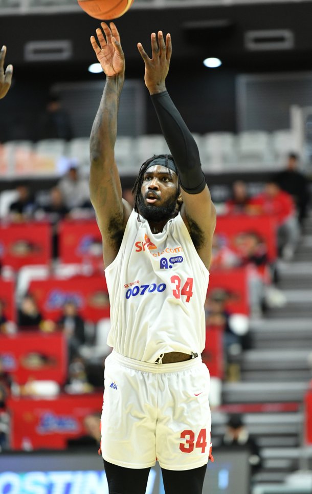 워니 '29득점-10리바운드' 2G 연속 더블더블…SK, KT 제압 3연승 질주 [MD수원] : 네이트 스포츠