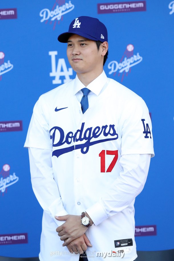 "좋은 차 사주면 17번 줄게"…160km 파이어볼러의 '농담'을 현실로 만든 오타니, 그 선물이 '포르쉐' : 네이트 스포츠