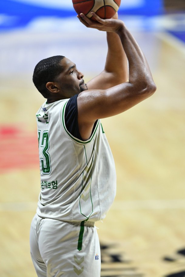 '알바노 위닝샷 작렬' DB, KCC와 치열한 혈투 끝에 87-84 승리, 3연승 질주 : 네이트 스포츠