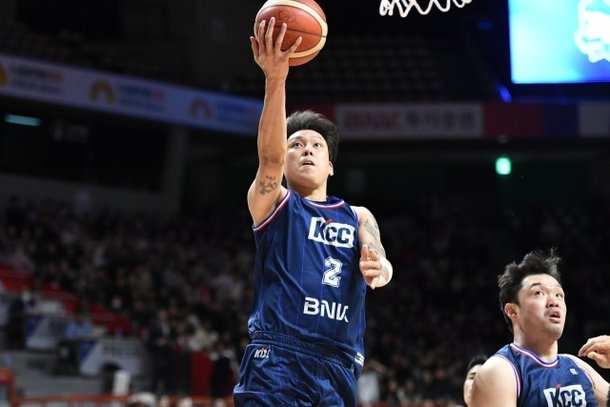 최준용·허웅 48점 합작, 4쿼터에만 23점 합작, KCC KT 8연승 저지, KT 배스 32점 분전 : 네이트 스포츠