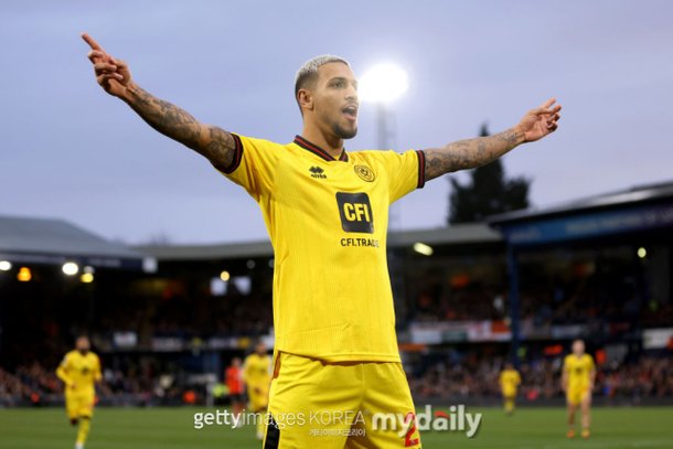 EPL서도 '환승연애'시끌벅적…셰필드 MF 새 연인 알고보니 한 달전 맨시티 CB 여친 '충격' : 네이트 스포츠