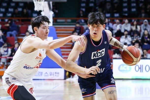 KCC·SK 6강PO 맞대결 앞두고 철저한 전력 감추기, KCC 23점차 완승, 최준용·허웅 3점슛 8개 합작, SK 워니 15점 : 네이트 스포츠