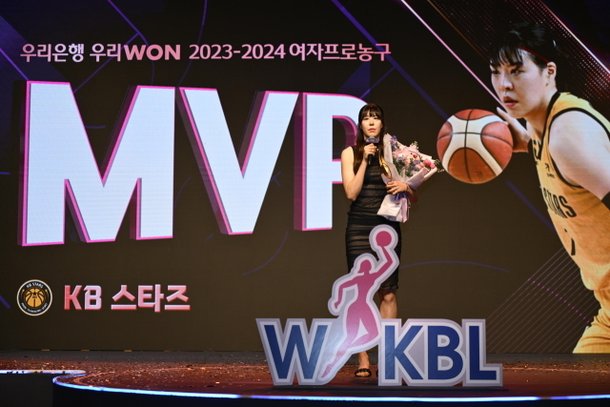 WKBL 최고의 별 박지수, 만장일치 MVP→역대 최초 8관왕 등극…박지현 '만장일치 BEST 5', 허예은, 김단비, 김소니아도 선정 [MD여의도] : 네이트 스포츠