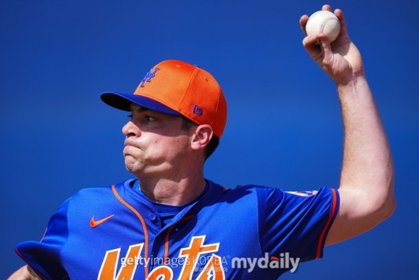 KBO 48승 좌승사자가 127km 스위퍼로 허허실실…36세에도 ML에서 생존하는 이유 '올해도 홀드' : 네이트 스포츠