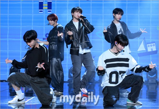 [MD포토] DKZ '음색도 완벽' : 네이트 연예