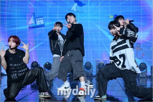 [MD포토] DKZ '컴백 했어요' : 네이트 연예