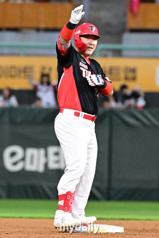 '대기만성' 최형우 KBO 역대 두 번째 4000루타 고지 밟았다…신기록 경신도 보인다 [MD인천] : 네이트 스포츠