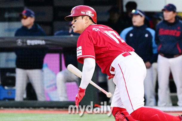 [MD포토] 한미 2000안타 때리는 SSG 추신수 : 네이트 스포츠