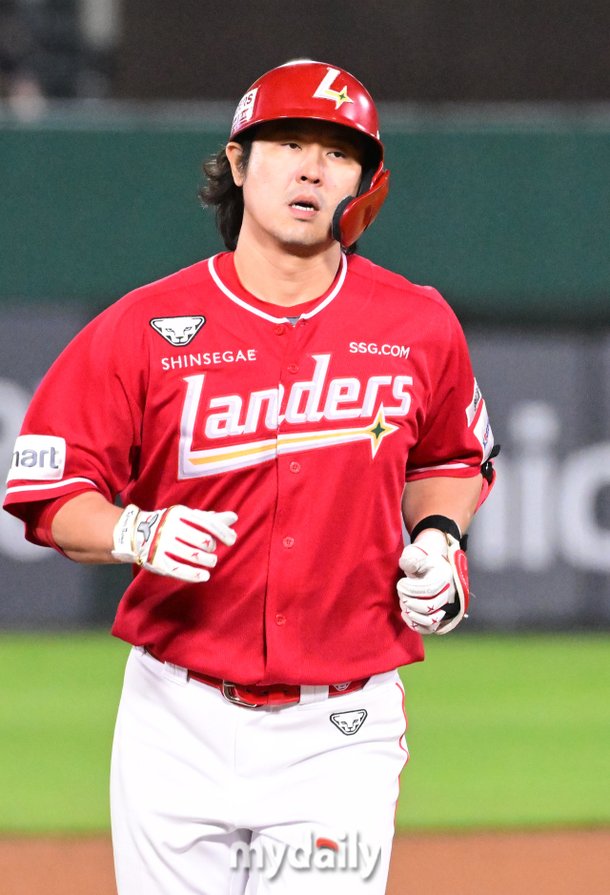 [MD포토] 최정 'KBO리그 통산 최다 홈런 468호' : 네이트 스포츠