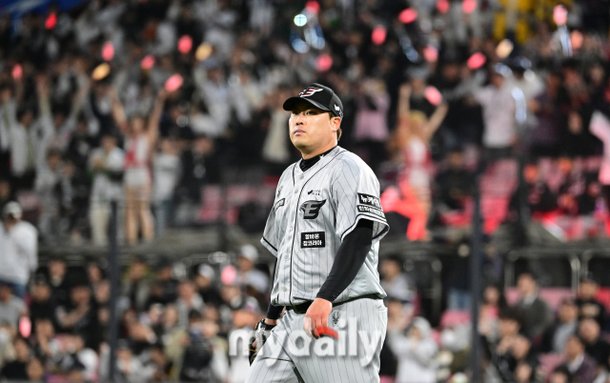 '0.78㎝ 차이 볼이었다' KBO ABS 데이터 전격 공개→류현진 불만 표출 투구 이랬다 [공식발표] : 네이트 스포츠