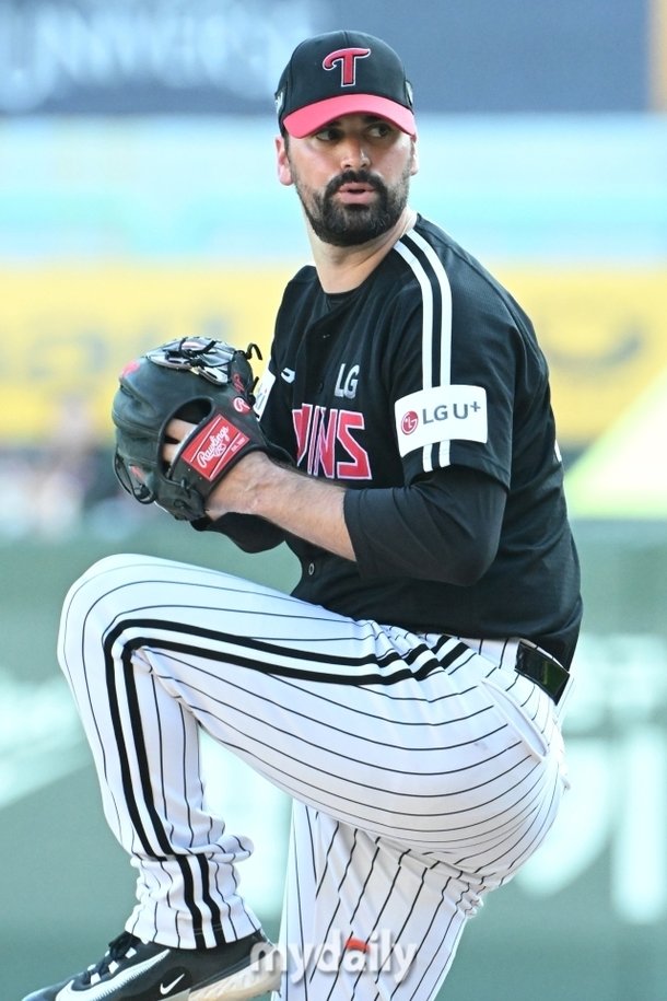 'KBO 26승' 前 LG 플럿코, 드디어 행선지 찾았다…MIN와 마이너 계약, 미국서도 '트윈스' 유니폼 착용 : 네이트 스포츠