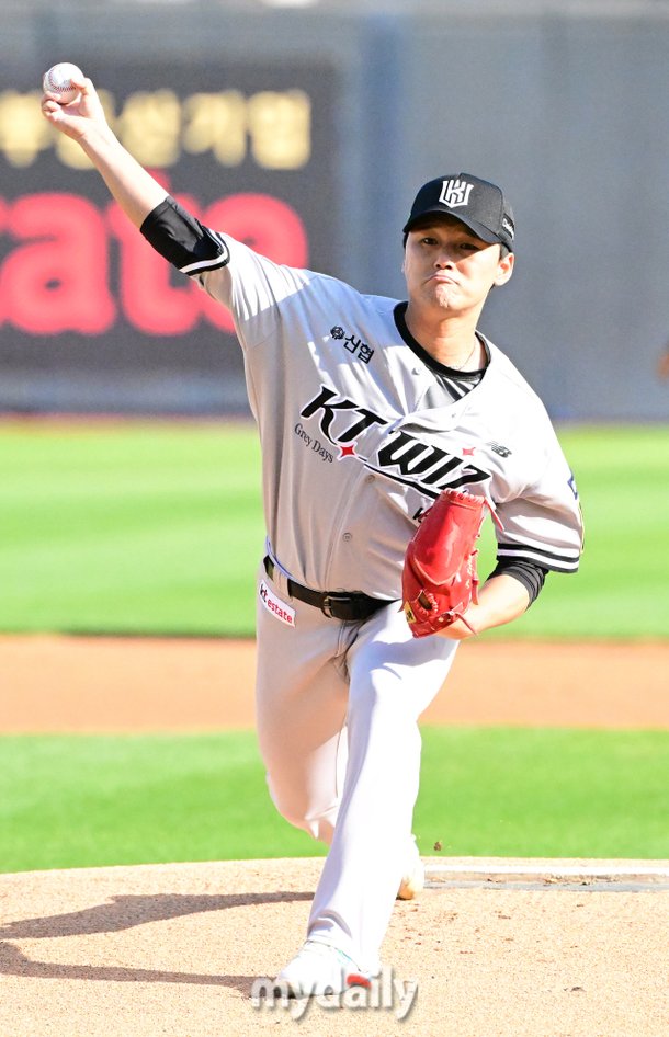 [MD포토] KT 선발 주권 '힘찬 역투' : 네이트 스포츠