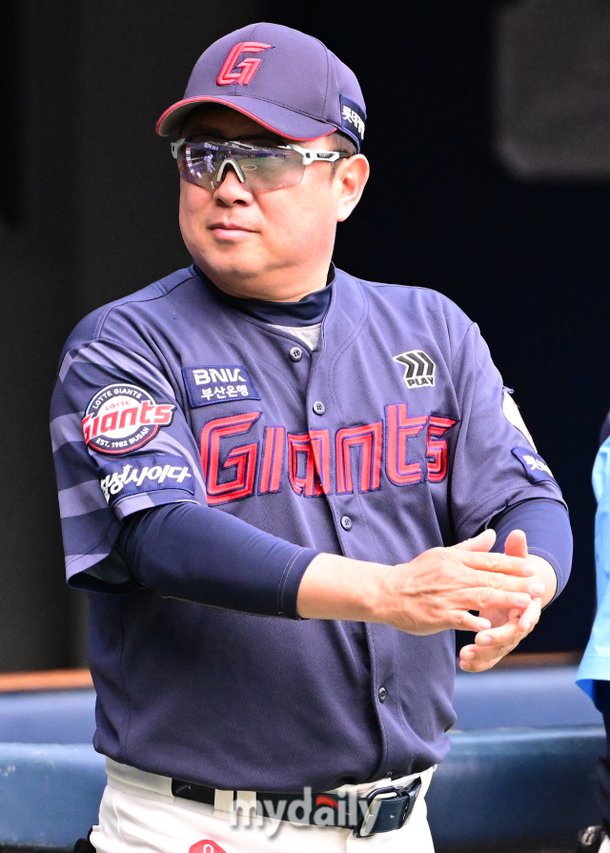 "저렇게까지 잘 칠 줄은" 명장도 깜짝 놀랐다…25G 안타→KBO 6위, 복덩이 이적생 이젠 없어선 안 된다 [MD잠실] : 네이트 스포츠