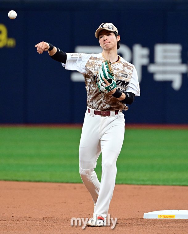 55만표·26점차, 압도적 1위…혜성특급 역시 KBO 최고 중앙내야수, 4년 연속 GG 받고 ML행? 현실이 된다 : 네이트 스포츠