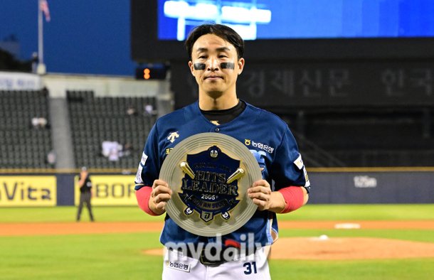 [MD포토] 손아섭 'KBO 최다안타, 대기록 달성' : 네이트 스포츠