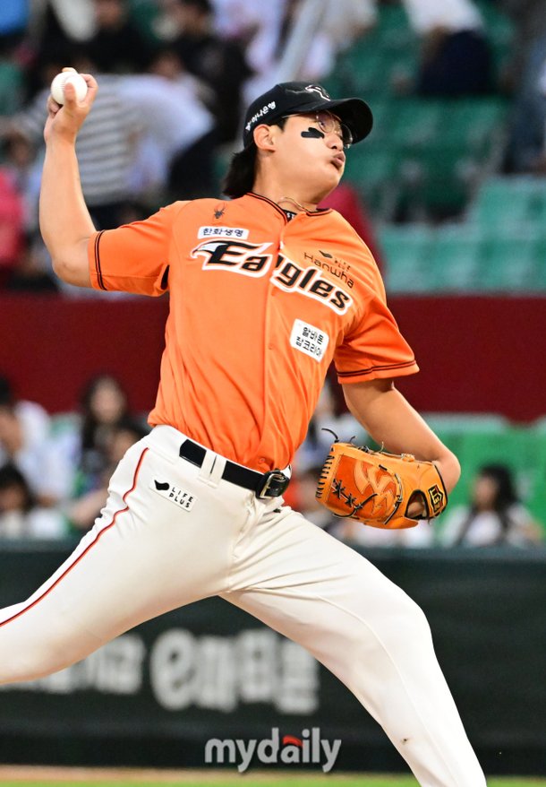 "다른 길로 새지 않으려고요"…MOON의 따뜻한 격려, 방황 끝난 '160km' 방황 끝난 특급유망주가 비상한다 : 네이트 스포츠