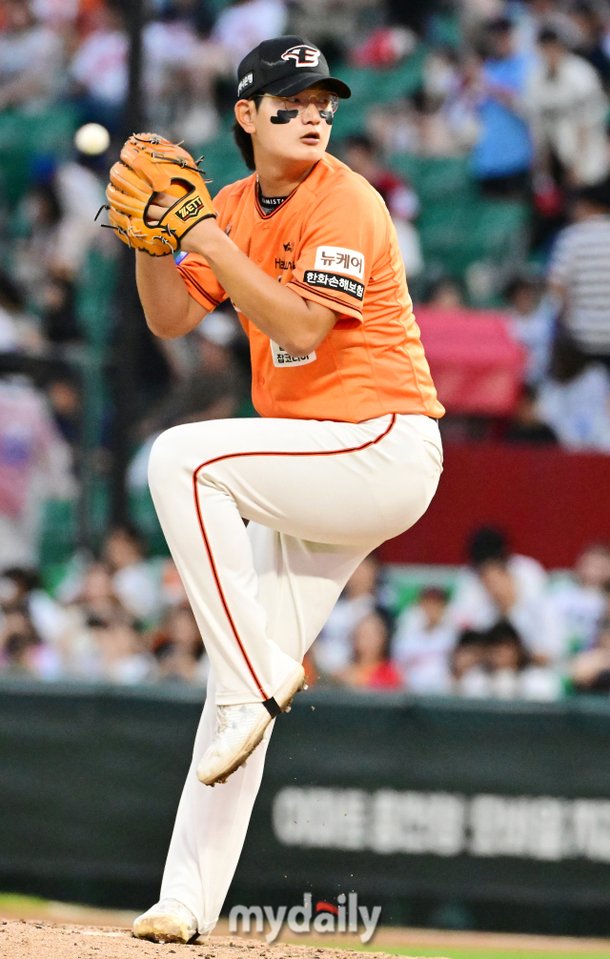 "다른 길로 새지 않으려고요"…MOON의 따뜻한 격려, 방황 끝난 '160km' 방황 끝난 특급유망주가 비상한다 : 네이트 스포츠