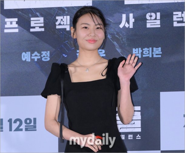 김수안(Kim Suan) '부산행 공유 딸, 8년 후 故 이선균 딸로 폭풍 성장' : 네이트 연예