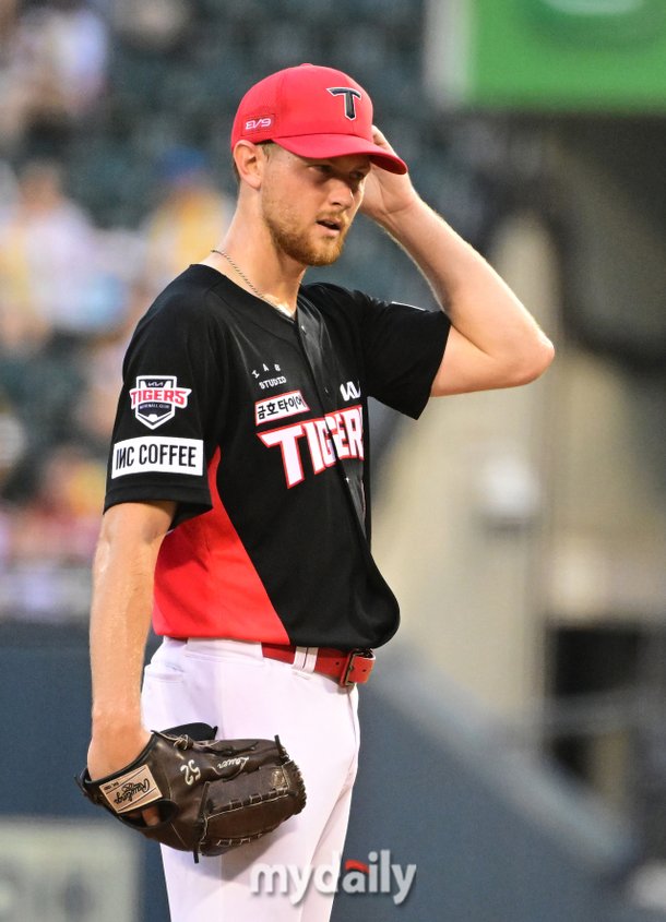 "美에서 스윙이 나와야 할 공이 여기에선…" KIA 우승청부사는 KBO 적응 중, ML 36승 짬바 '기다려줘'[MD창원] : 네이트 스포츠