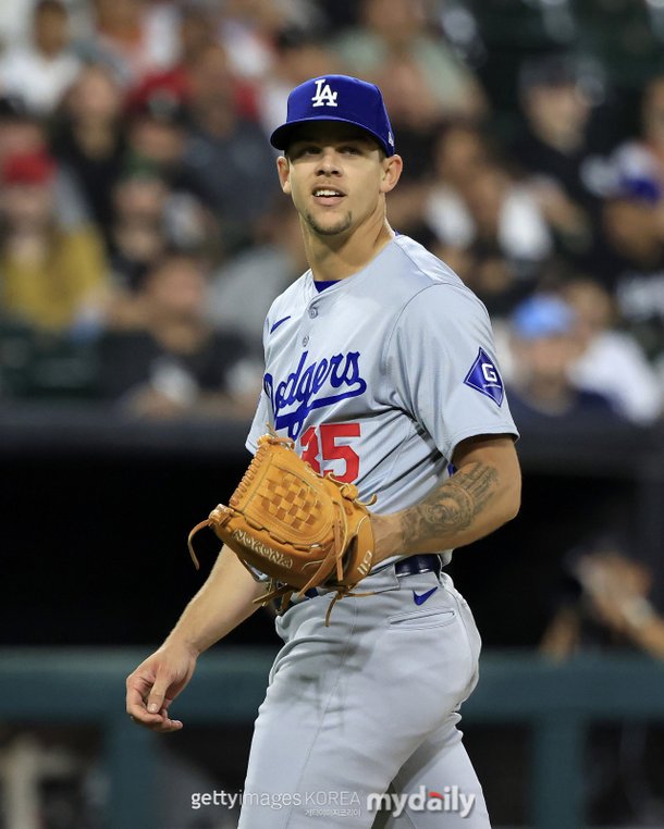 '이럴 수가' 단순한 염증인 줄 알았는데…"많은 문제 파악돼" LAD 11승 유망주, 어깨 수술→2025시즌 아웃 '날벼락 ...