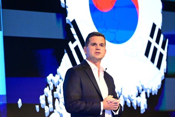 [현장] JTI코리아, 전자담배 '플룸X 어드밴스드' 출시…KT&G와 필립모리스 양강체제 도전장 : 네이트 뉴스