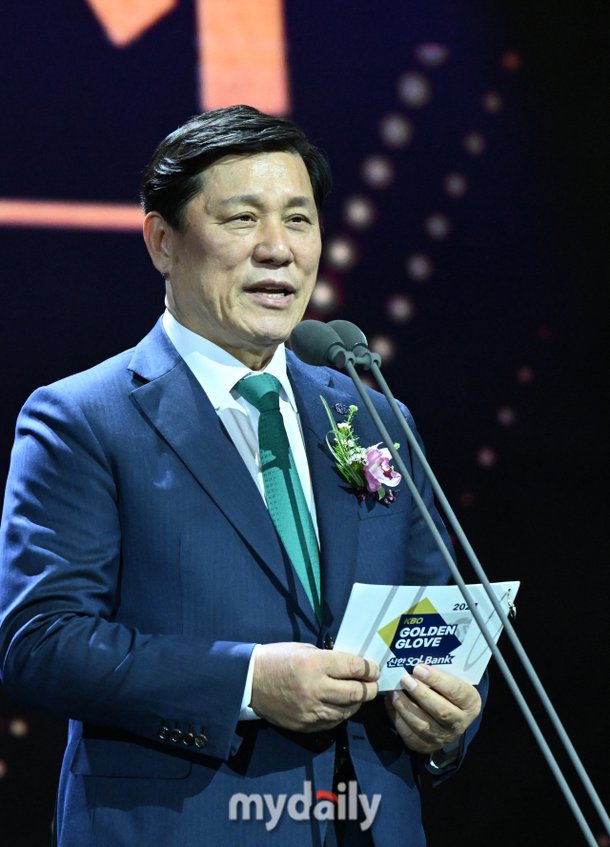 [MD포토] 허구연 KBO 총재 '2024 골든글러브 시상식 시작합니다' : 네이트 스포츠