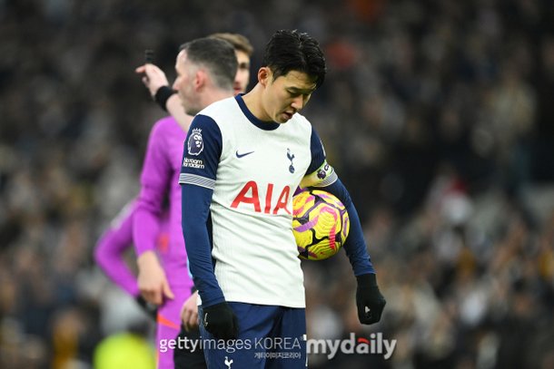 '이럴 수가' SON이 PK를 놓치다니…英 매체 "중요한 순간에 실패한 PK로 기억될 것" : 네이트 스포츠