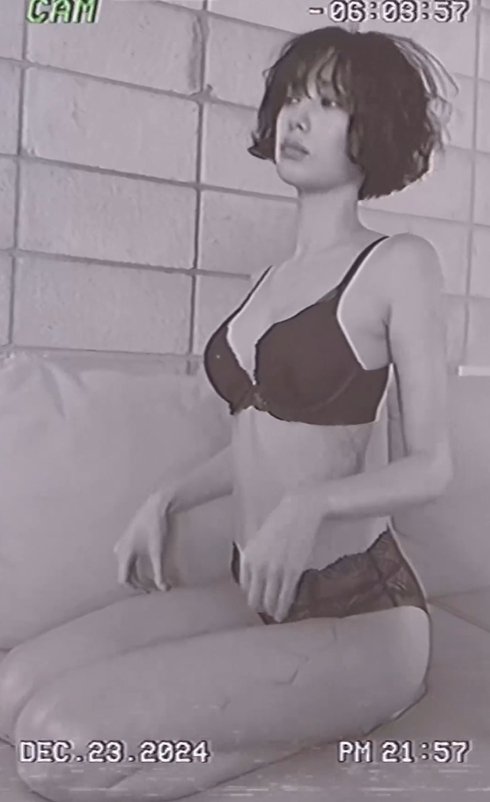 '171cm·48kg' 나나, 몸매 예뻐서 자꾸 벗나? 속옷만 입고 '아찔' : 네이트 연예