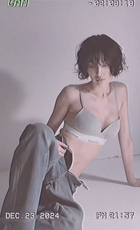 '171cm·48kg' 나나, 몸매 예뻐서 자꾸 벗나? 속옷만 입고 '아찔' : 네이트 연예