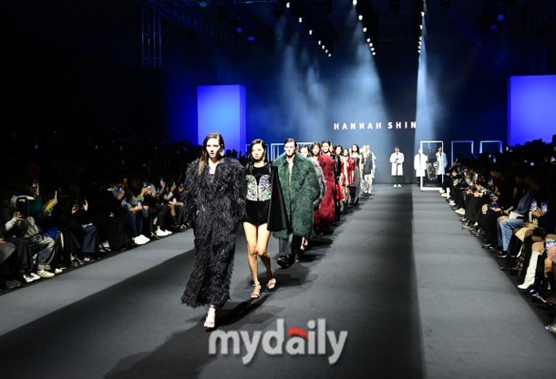 [MD포토] 한나신 '환상적인 SFW 오프닝 무대' : 네이트 뉴스