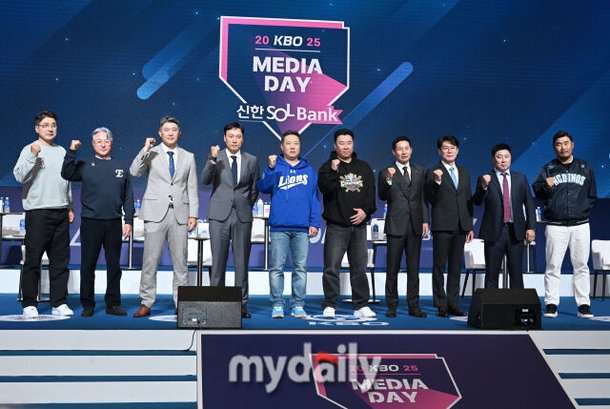 [MD포토] 파이팅 외치는 KBO 리그 감독들 : 네이트 스포츠