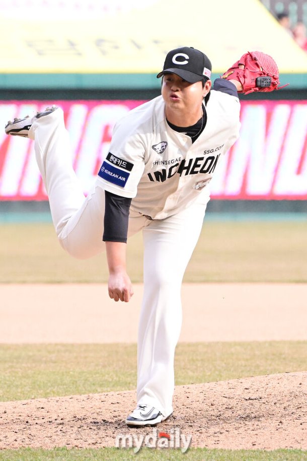 [MD포토] SSG 김민 '무실점으로 이어간다' : 네이트 스포츠