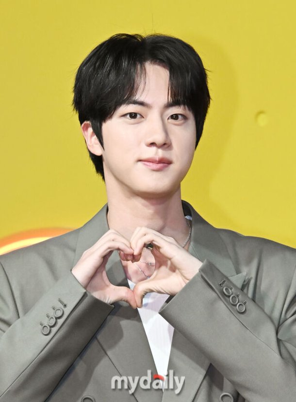 [MD포토] BTS 진, '눈맞춤에 심쿵' : 네이트 연예