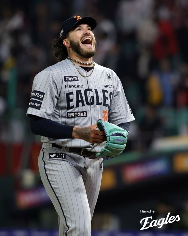 155km KKKKKKKKKKKK 미쳤다! 폰세 포효에 한화 팬들 설렌다, 김서현 157km SV…SSG 4실책 자멸 [MD인천] : 네이트 스포츠