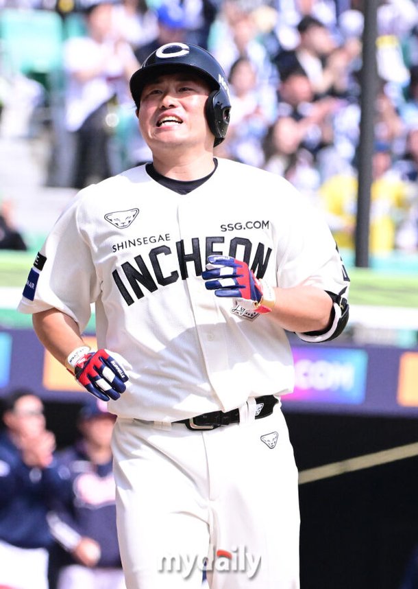 '이럴 수가' 도루 시도 후 햄스트링 통증→교체, SSG 39세 베테랑 결국 2군行…1R 대형 유망주 데뷔 첫 콜업 [MD수원] : 네이트 스포츠