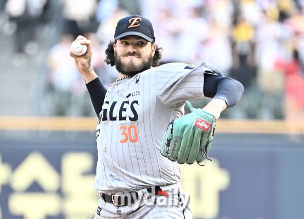 KBO 최고투수 폰세에게 무슨 일이…KIA에 홈런 두 방 맞고 1G 최다 5실점, 그래도 11승3패 '이것도 지켰다'[MD광주] : 네이트 스포츠