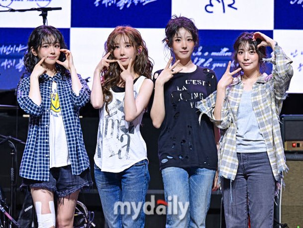 [MD포토] QWER '꽉 찬 예쁨' : 네이트 연예