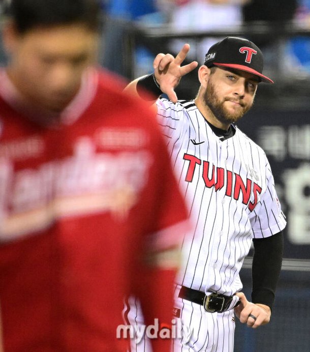 [MD포토] 오스틴 '잘가 SSG' : 네이트 스포츠