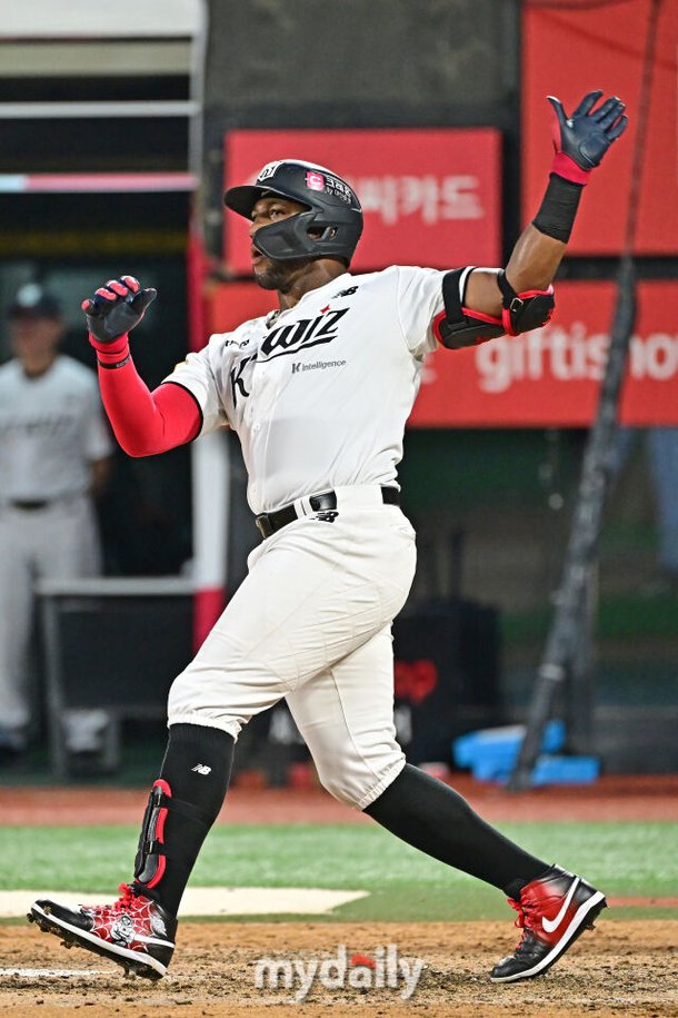 조원동 섹시가이 175호 홈런→수원 넘어 KBO 역사 썼다, 고영표 7승&11호 QS, KT 5위 탈환+위닝 마법…정현우 3패 [MD수원] : 네이트 스포츠