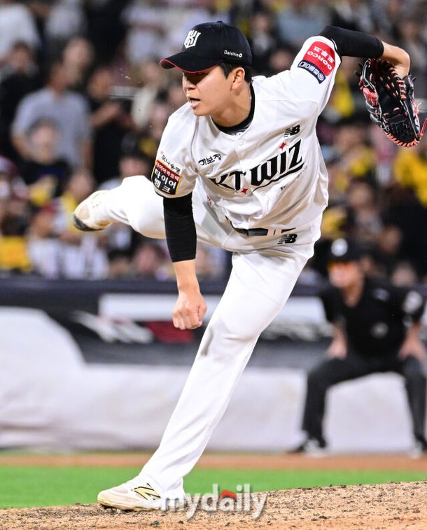 [MD포토] 손동현 'KT 믿을맨' : 네이트 스포츠