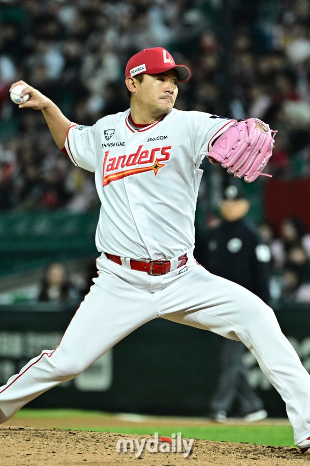 '미쳤다' 41세인데 ERA 1점대 실화냐…25억 아깝지 않다, KBO 최초 기록 또 쓴다 "리스펙이 아니라 진짜 대단해" : 네이트 스포츠