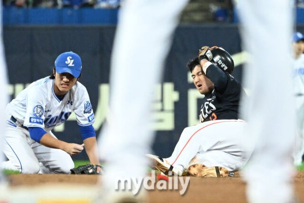 원태인의 2루 선택은 욕심이었다…'해결사' 문현빈 스리런 대폭발! 한화의 한국시리즈가 보인다 [MD대구 PO4] : 네이트 스포츠