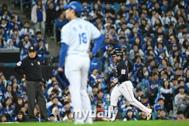 원태인의 2루 선택은 욕심이었다…'해결사' 문현빈 스리런 대폭발! 한화의 한국시리즈가 보인다 [MD대구 PO4] : 네이트 스포츠