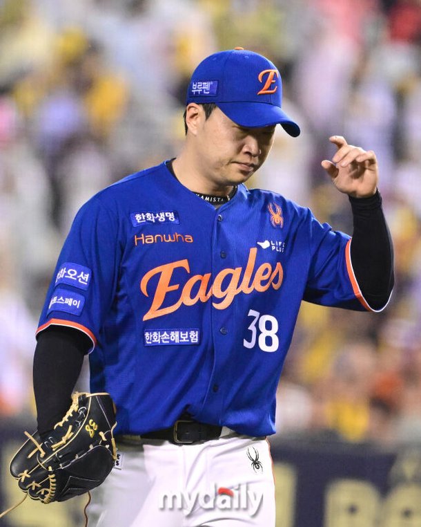 "KS 끝나고 은퇴한다는 마인드로" 한화 인간 승리 투수, 극적 엔트리 합류→뜨거운 결의까지 [MD잠실 KS1] : 네이트 스포츠