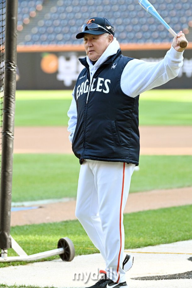 LG 2G 21득점인데, 김경문 감독의 목표는 단 하나…"공격에 치중했다" 맞불 작전으로 LG 잡을까 [MD대전 KS3] : 네이트 스포츠